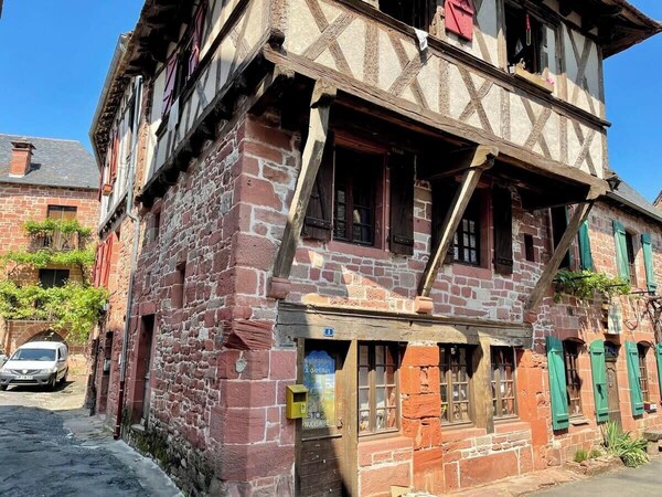 Grande Maison Pour 8 Personnes - Bourg De Meyssac - Corrèze