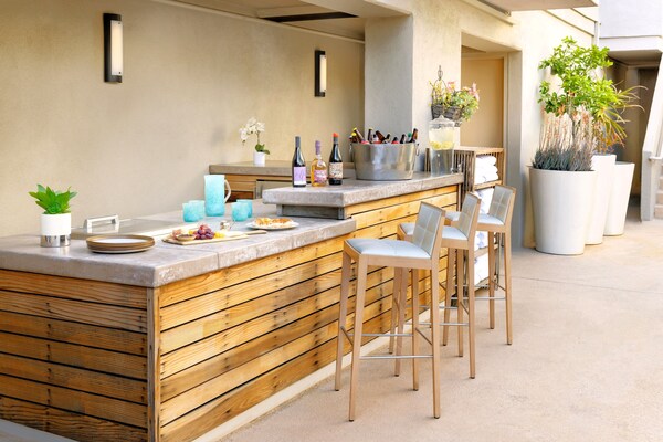3 Socal Fit Room Two Queen, The Anza A Calabasas Hotel, Pool, Picturesque Oasis - Agoura Hills, CA