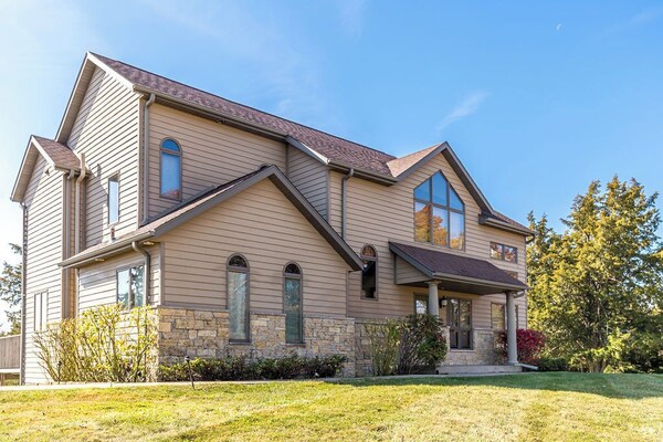 Huge Luxury Pet-friendly Home With Pool Table And Firepit. - Illinois