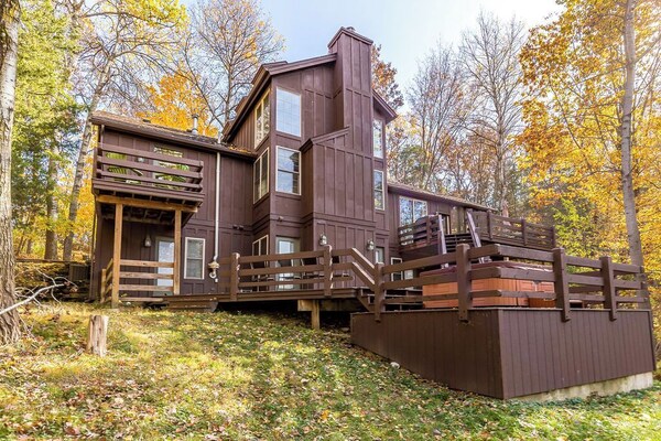Big 5br/5.5ba All Ensuite Baths, Hot Tub, Screen Porch. - Illinois