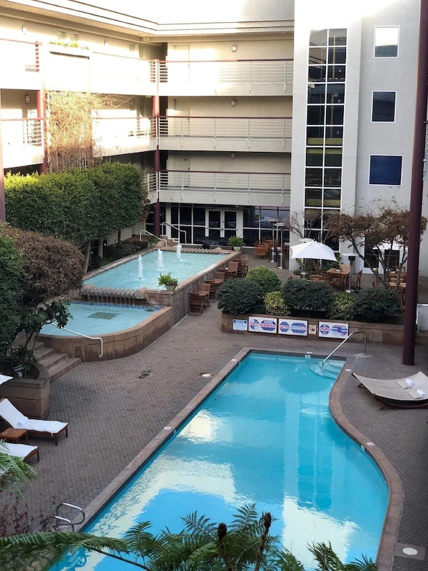 Indulge In Home Like Comfort! 3 Pleasant Units, Free Parking, Onsite Pool - Cupertino, CA