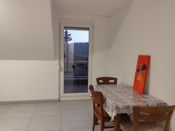 Spacious 3-bedroom Apartment In Welcoming Renningen With Laundry - Sindelfingen