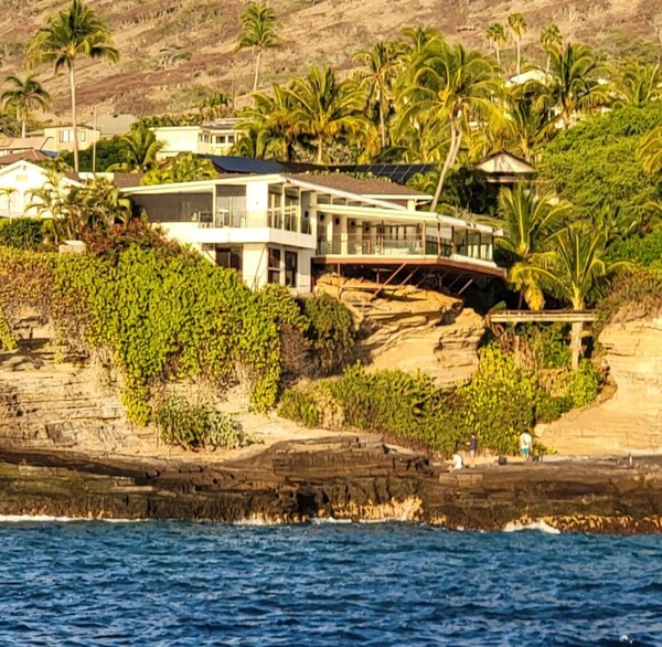 Glam Mid Century Modern 4-bedroom Oceanfront Estate In Wonderful Honolulu - Kailua, HI