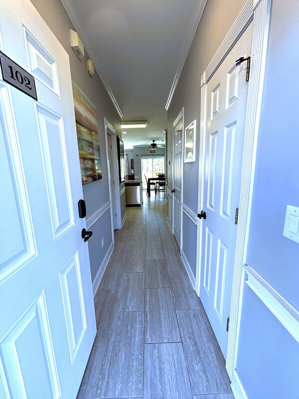 First Floor Updated Coastal Summer Retreat At Magnolia Place - Pool View - Conway, SC