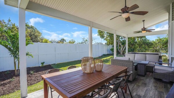 A Modern New Build Home 3k Sq. Ft. Brand New Hot Tub, 6 Miles From Ami's Beaches - Longboat Key, FL