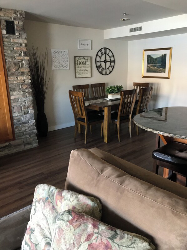 Cozy 2-bedroom, 2-bath Condo At Peterson's Waterfront On Lake Chelan. - Lake Chelan, WA