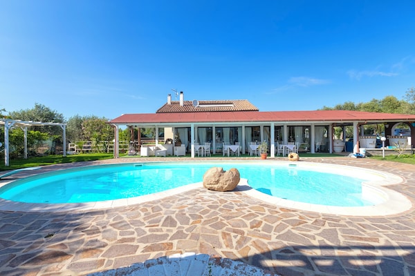 Villa 'Geridu Luxury Con 4 Camere' Avec Piscine Privée, Wi-fi Et Climatisation - Sassari