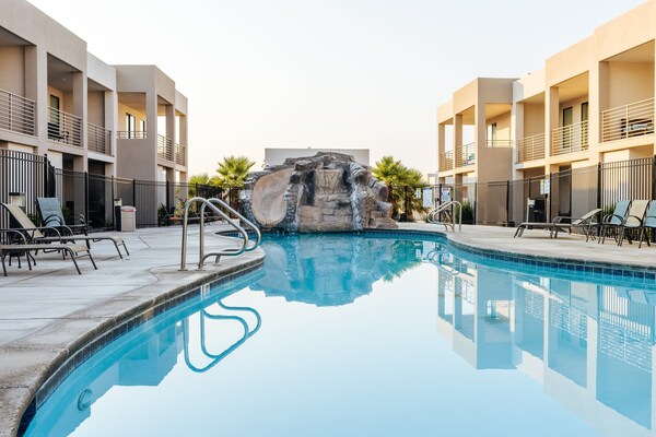 Lofts 20|pickleball Courts, Resort Pool With Waterslide & Jacuzzi, Smart Tv's - Utah