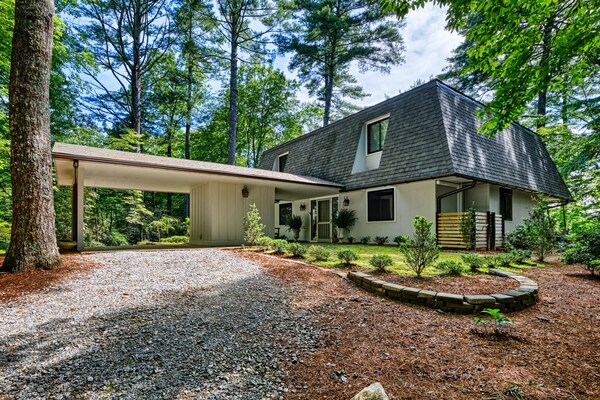 Blue Sky Cottage: Elegant 3br Retreat With Stunning Mountain Views In Sapphire Valley - サファイア, NC