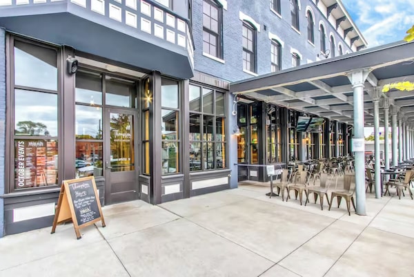 Chelsea Place: Premier Modern Downtown 2br Loft - Ypsilanti, MI