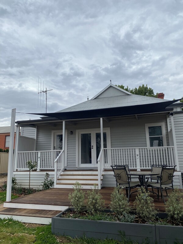 Daisy Cottage - 4 Bedrooms, Close To Cbd - Bendigo