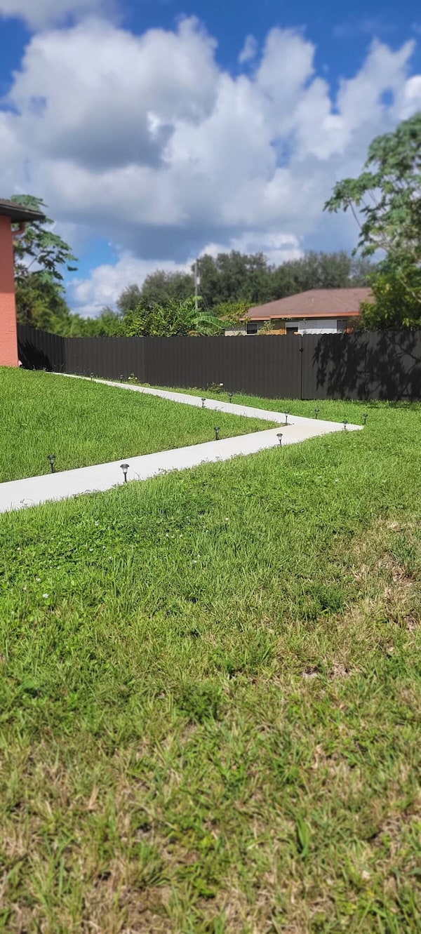 Violet & Sunshine Suite In Lehigh Acres - Lehigh Acres, FL