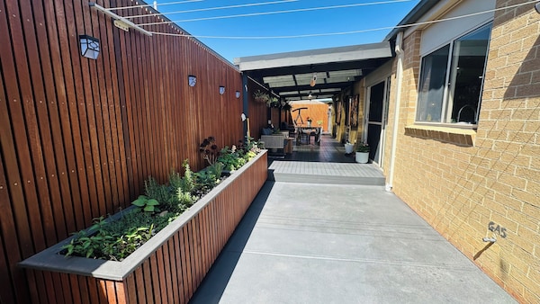 Stylish Share Room Near Deer Park Train Station - Melbourne