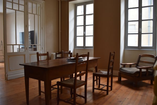 Character Apartment In City Center - Margaux