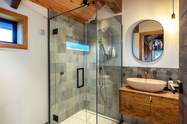 Escape To Obsidian Villa, Situated Between Obsidian And Casita Miro Vineyards. - Auckland