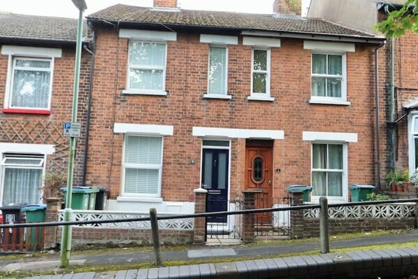 Modern, Spacious 3 Bedroom Home Watford Junction - Watford