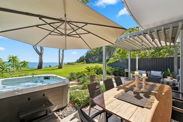 Solara  Luxury Coastal Escape With Ocean Views In Coffs Harbour - Coffs Harbour