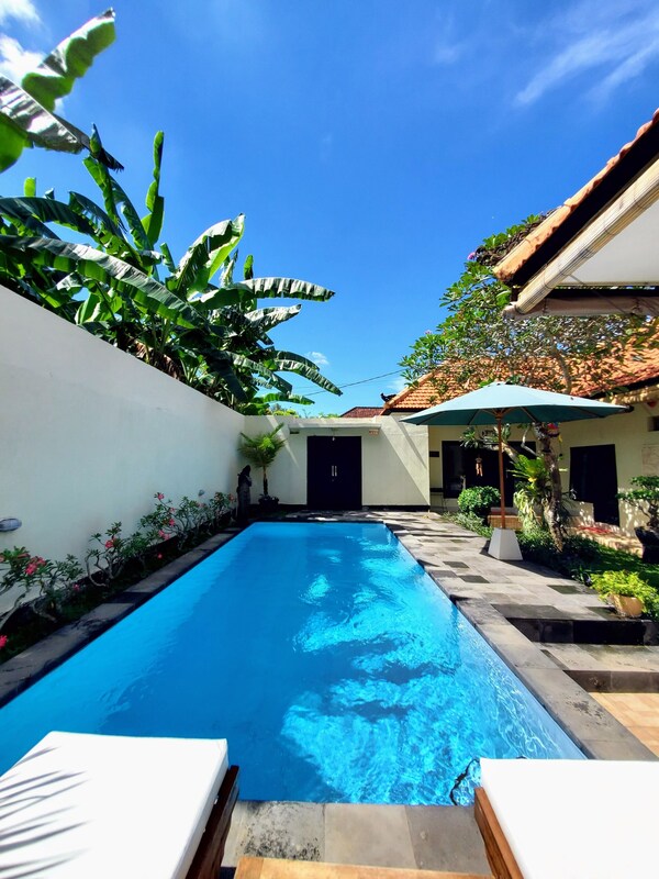 Relax And Unwind In Exquisite Comfort In Our Enclosed 3-bedroom Villa In Canggu - Canggu