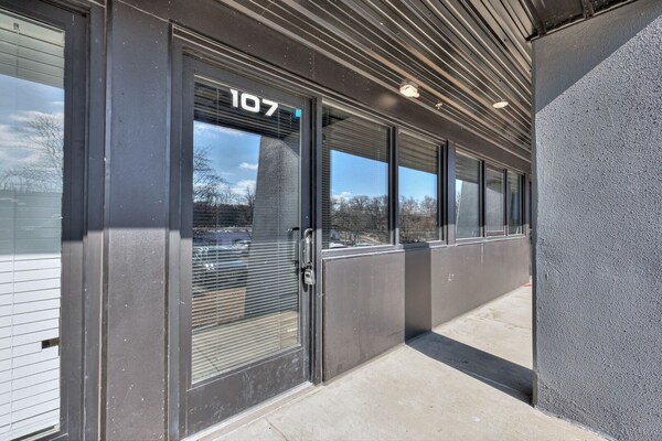 This Condominium Is A 1 Bedroom(s), 1 Bathrooms, Located In Nashville, Tn. - Brentwood, TN