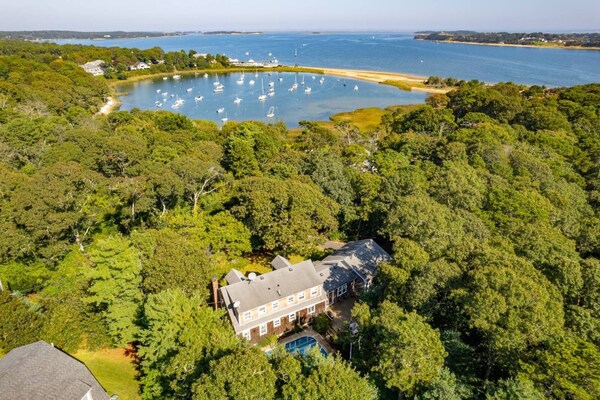 Pool, Half Mile To Beach! - Chatham, MA