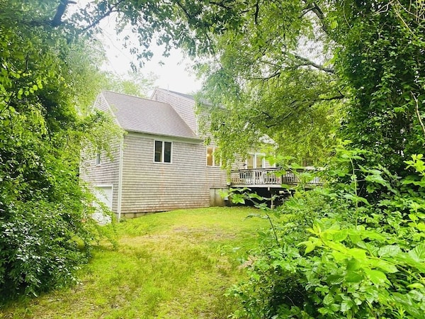 Near Wequassett Resort And Golf Club In Harwich, Overlooking A Cranberry Bog! - Chatham, MA