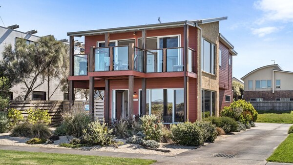Anchorage - Rare Property On Ocean Side Of The Great Ocean Road - Apollo Bay