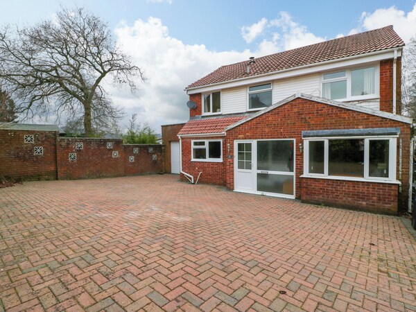 14 Birchwood Road, Family Friendly, With Open Fire In Woolaston - Chepstow