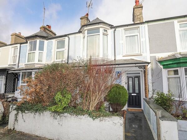 The Quarterdeck, Pet Friendly, With A Garden In Borth-y-gest - Borth Y Gest