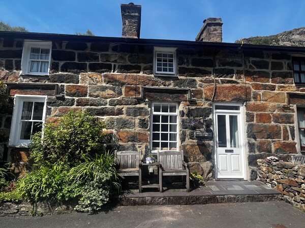 Quarryman's Cottage, Pet Friendly, With Open Fire In Beddgelert - Beddgelert