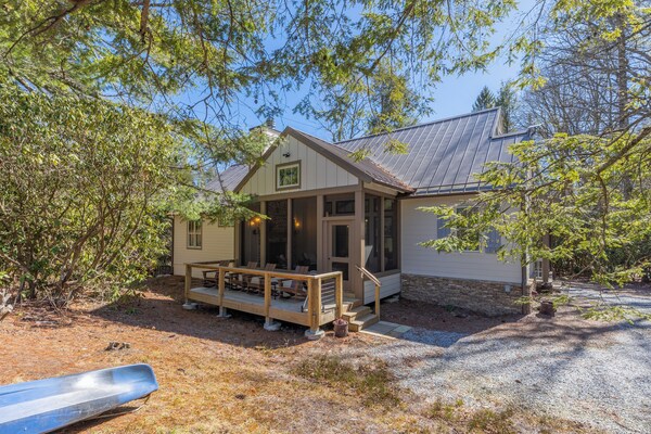 Newly Constructed Home On Sparkling Lakes - Highlands, NC