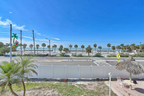 ️Steps To Beach-gulf Views-private Balconyheated Pool-la Coquina 102 - Madeira Beach, FL