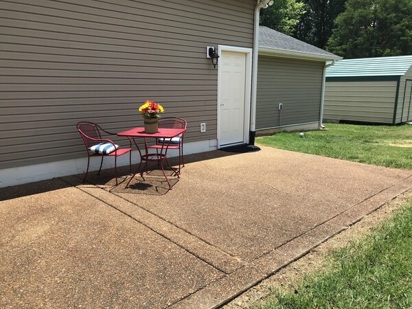 Country Charm, City Access, Private Entrance Suite - Mount Juliet, TN