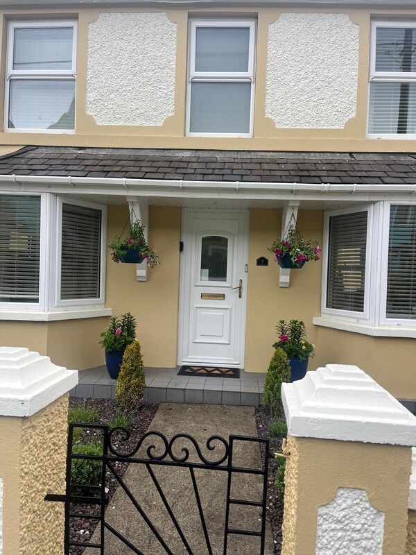 Cosy Home. Killarney Town Centre 5 Minute Walk - Free Parking/wifi - Sleeps 6 - Killarney, Ireland