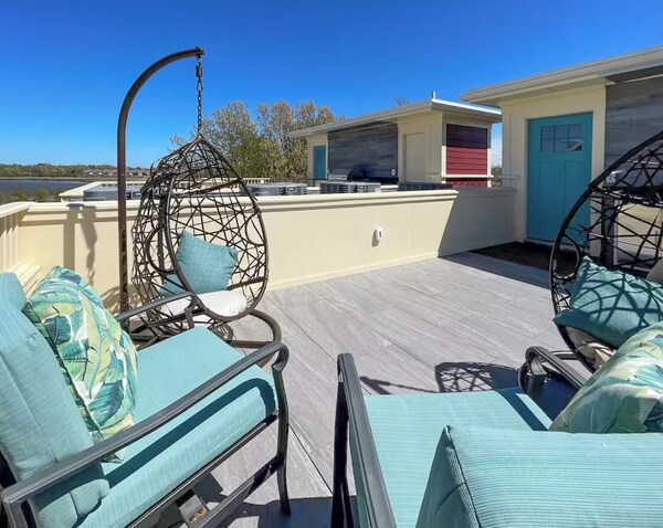 D79 Spacious 5-bedroom House With Roofdeck Near Boston! - Boston, MA