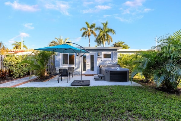 Royal Palms Beach Bungalow  A Tranquil Escape - Sunrise, FL