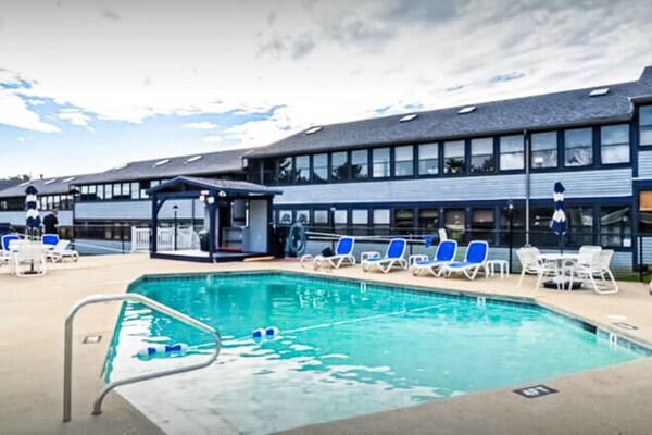 Charming Condo With Pool, Hot Tub, Tennis Courts, And Ev Chargers - Kennebunkport, ME