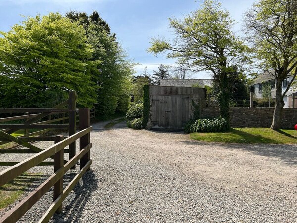 Idyllic Rural Retreat With One Bedroom And Parking - Salcombe