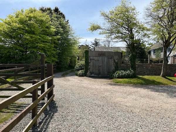 Idyllic Rural Retreat With One Bedroom And Parking - Salcombe