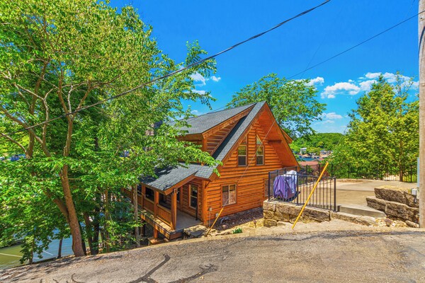 Still Water Cabin - Stunning Lakefront Cabin - Sunrise Beach, MO