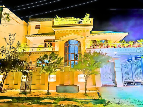 Book Entire Luxury Villa For Your Group,friends,family And Other Events. - Varanasi