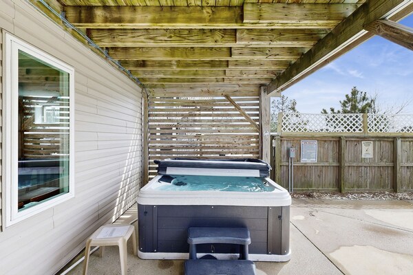 Modern 4br Home With Private Pool, Hot Tub And Close To 7-acre Lake - Corolla, NC