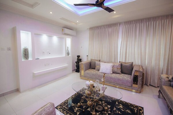 B&b One Bedroom East Legon Apartment With Living Room - アクラ