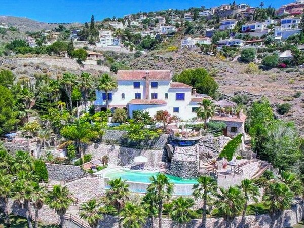 Casa Tradicional Con Bonita Vista Al Mar - Motril