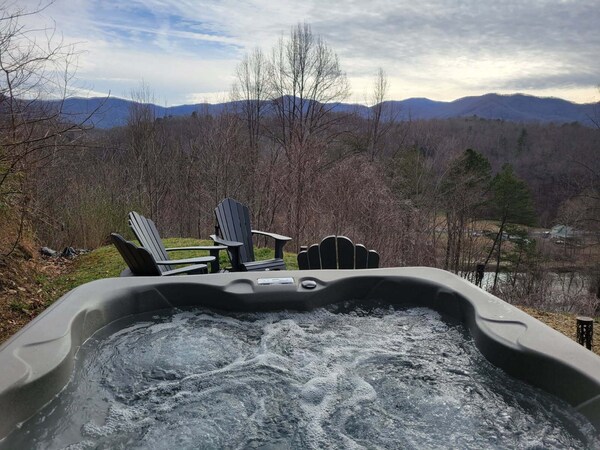 Get An Altitude Adjustment.hot Tub! Dog Friendly. Views! Tubing, Waterfalls - Cherokee, NC