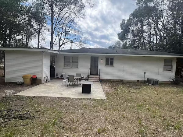Charming 3-bedroom Cottage With Wifi, Ac Nears Parks And Shopping - Mobile, AL