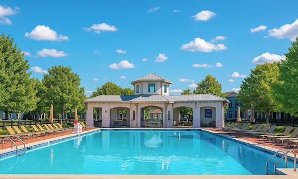 New Pet Friendly, Pool, Downtown, Norton Commons Local Dining, Fully Loaded - Kentucky