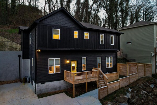 Sunshine On Hedgewood, 4 Bedrooms 3 And A Half Baths. Minutes From Downtown - Chattanooga