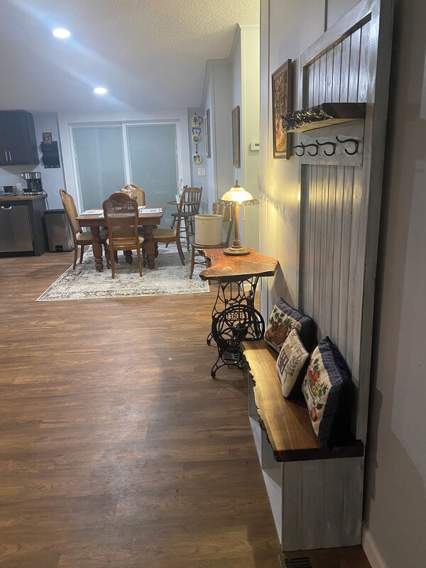 3 Bed, 2 Bath Full Home - Dog Friendly, Purina, Six Flags - Robertsville State Park, Robertsville