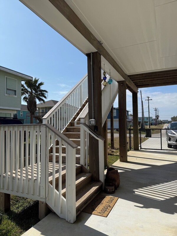 Beautiful New Build, 3 Bedroom 2 Full Baths. Ready For Fun At The Beach. - Jamaica Beach, TX