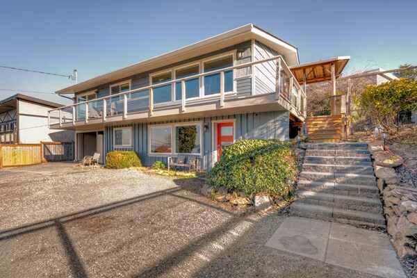 Charming 2-bedroom Unit With Wifi, Ac With Amazing Puget Sound View In Tacoma - Fife, WA
